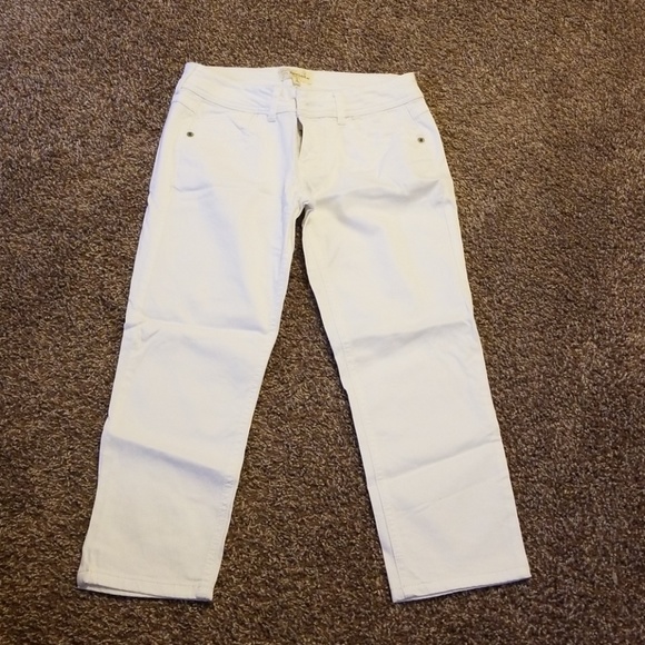 Rewind | Pants & Jumpsuits | Rewind White Capri Pants | Poshmark